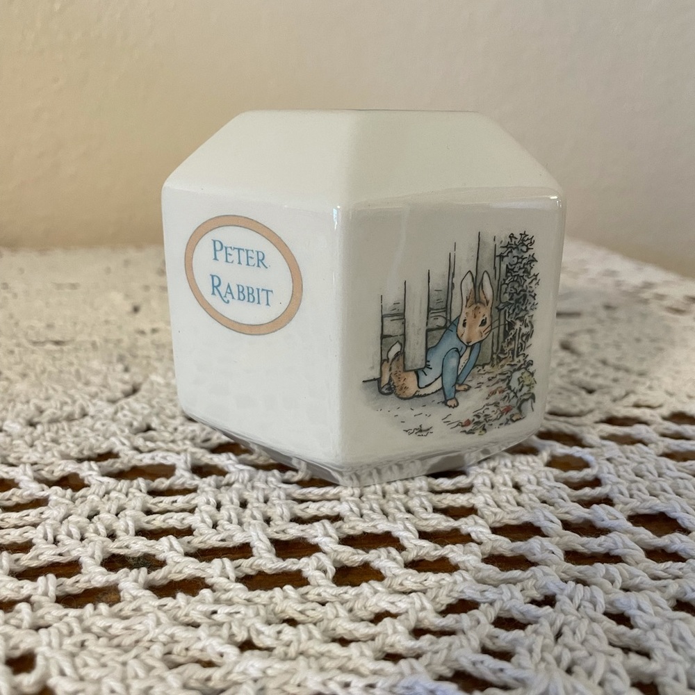 Vintage Octagonal Peter Rabbit Money Box By Wedgewood. - Gem
